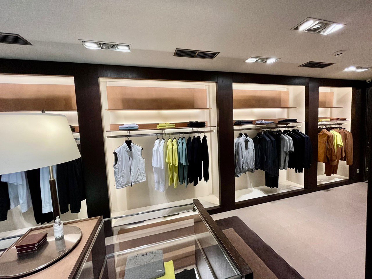 Zegna Київ Володимирівська, Киев, ул. Владимирская 20/1а •‎ Invogue